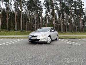 Opel Astra 2012 in Riga, with an engine capacity of 1.70 L and mileage of 180 thousand km for 4100 €, photo 3 on AUTOMOTO.COM.LV