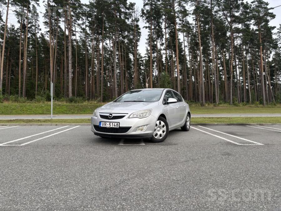 Opel Astra 2012 in Riga, with an engine capacity of 1.70 L and mileage of 180 thousand km for 4100 €, photo 3 on AUTOMOTO.COM.LV
