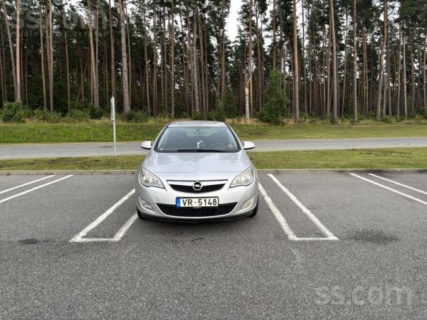 Opel Astra 2012 in Riga, with an engine capacity of 1.70 L and mileage of 180 thousand km for 4100 €, photo 3 on AUTOMOTO.COM.LV