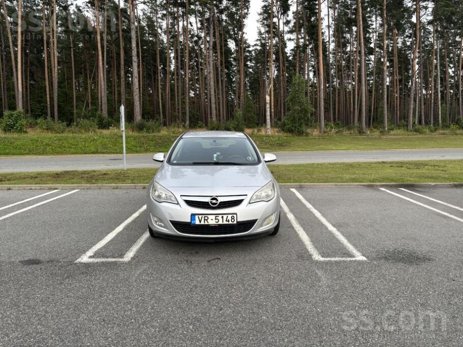 Opel Astra 2012 in Riga, with an engine capacity of 1.70 L and mileage of 180 thousand km for 4100 €, photo 4 on AUTOMOTO.COM.LV