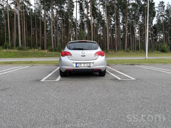Opel Astra 2012 in Riga, with an engine capacity of 1.70 L and mileage of 180 thousand km for 4100 €, photo 4 on AUTOMOTO.COM.LV