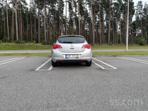 Opel Astra 2012 in Riga, with an engine capacity of 1.70 L and mileage of 180 thousand km for 4100 €, photo 5 on AUTOMOTO.COM.LV