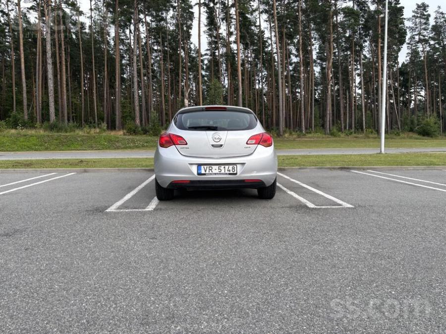 Opel Astra 2012 in Riga, with an engine capacity of 1.70 L and mileage of 180 thousand km for 4100 €, photo 5 on AUTOMOTO.COM.LV