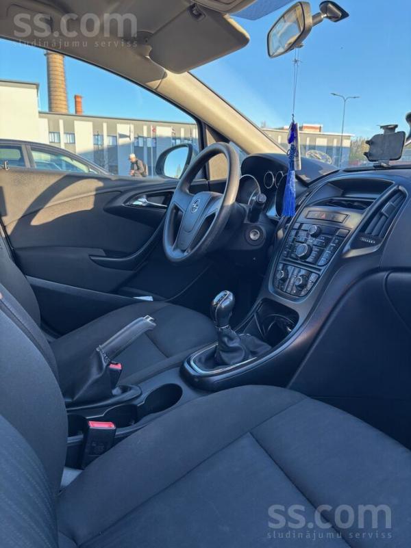 Opel Astra 2012 in Riga, with an engine capacity of 1.70 L and mileage of 180 thousand km for 4100 €, photo 5 on AUTOMOTO.COM.LV