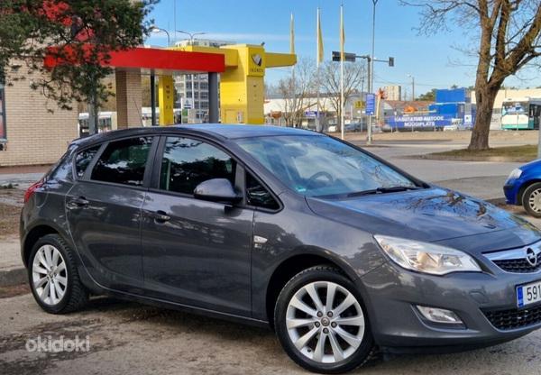 Opel Astra 2012 in Tallinn, with an engine capacity of 1.40 L and mileage of 159 thousand km for 4000 €, photo 1 on AUTOMOTO.COM.LV