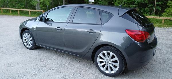 Opel Astra 2012 in Tallinn, with an engine capacity of 1.40 L and mileage of 159 thousand km for 4000 €, photo 3 on AUTOMOTO.COM.LV