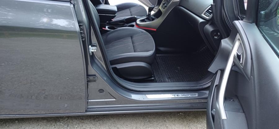 Opel Astra 2012 Tallina, ar dzinēja tilpumu 1.40 L un nobraukumu 159 tūkst. km par 4000 €, foto 13 vietnē AUTOMOTO.COM.LV