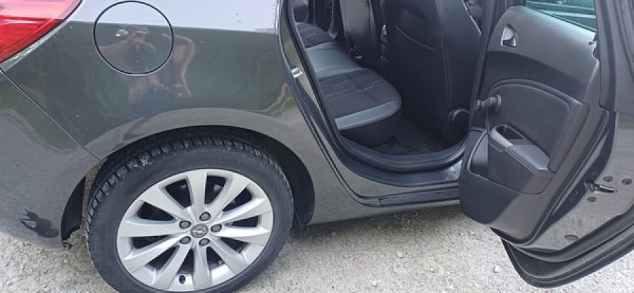 Opel Astra 2012 Tallina, ar dzinēja tilpumu 1.40 L un nobraukumu 159 tūkst. km par 4000 €, foto 14 vietnē AUTOMOTO.COM.LV