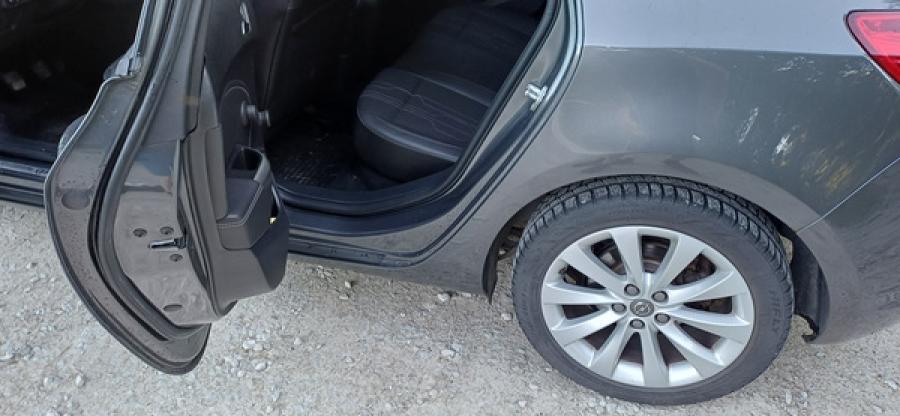 Opel Astra 2012 Tallina, ar dzinēja tilpumu 1.40 L un nobraukumu 159 tūkst. km par 4000 €, foto 16 vietnē AUTOMOTO.COM.LV