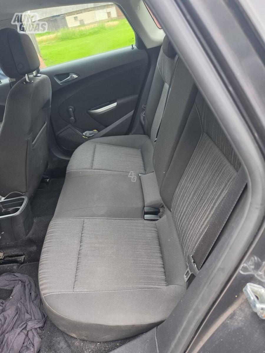 Opel Astra 2012 Viļņa, ar dzinēja tilpumu 1.20 L un nobraukumu 185 tūkst. km par 2600 €, foto 14 vietnē AUTOMOTO.COM.LV