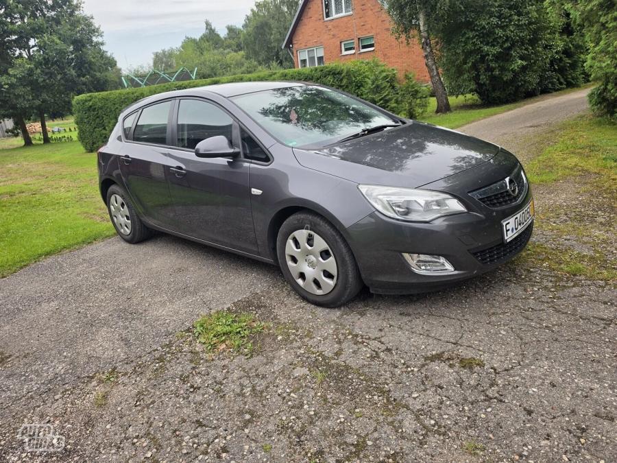 Opel Astra 2012 in Vilnius, with an engine capacity of 1.20 L and mileage of 185 thousand km for 2600 €, photo 3 on AUTOMOTO.COM.LV
