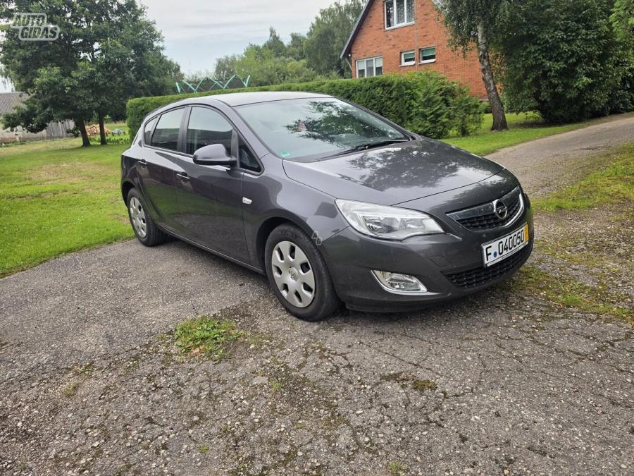 Opel Astra 2012 in Vilnius, with an engine capacity of 1.20 L and mileage of 185 thousand km for 2600 €, photo 4 on AUTOMOTO.COM.LV