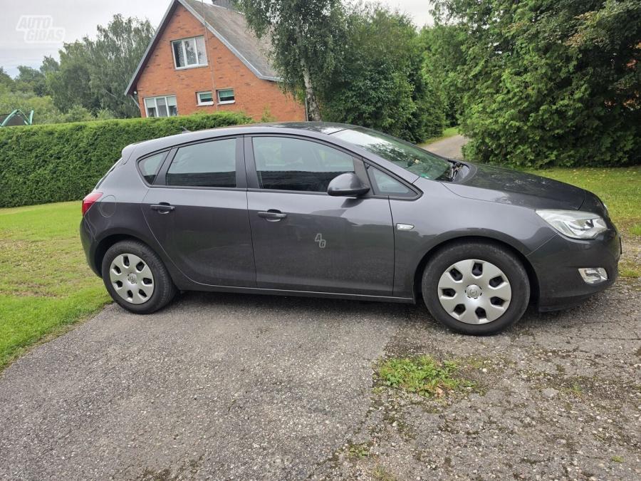 Opel Astra 2012 in Vilnius, with an engine capacity of 1.20 L and mileage of 185 thousand km for 2600 €, photo 6 on AUTOMOTO.COM.LV