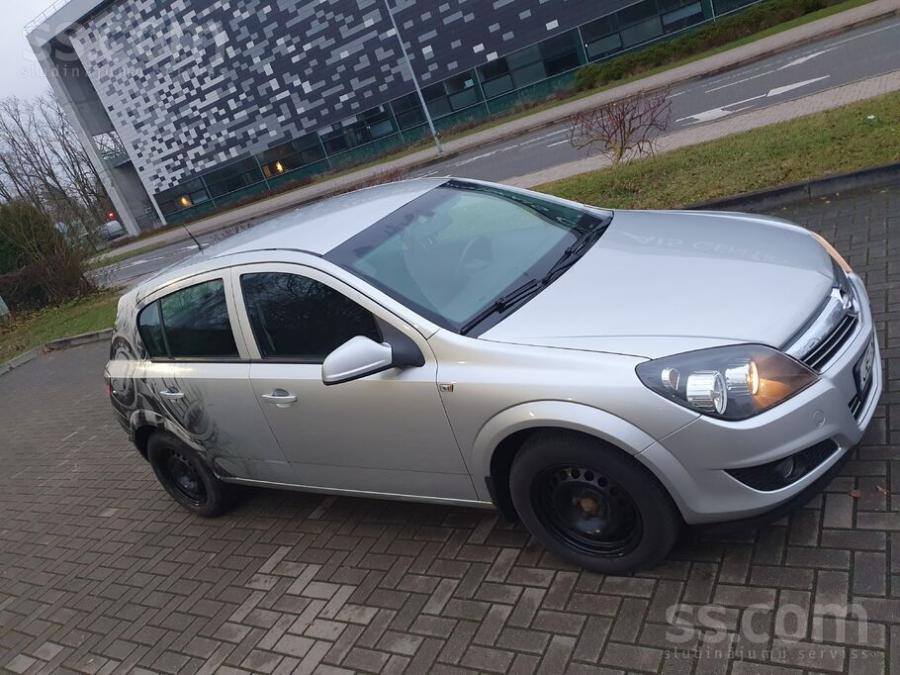 Opel Astra 2013 in Jelgava, with an engine capacity of 1.60 L and mileage of 377 thousand km for 1950 €, photo 3 on AUTOMOTO.COM.LV
