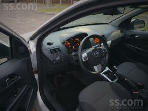 Opel Astra 2013 in Jelgava, with an engine capacity of 1.60 L and mileage of 377 thousand km for 1950 €, photo 11 on AUTOMOTO.COM.LV