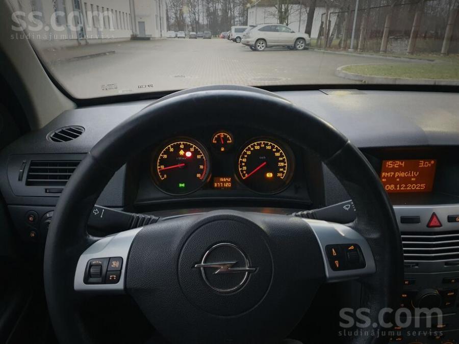 Opel Astra 2013 in Jelgava, with an engine capacity of 1.60 L and mileage of 377 thousand km for 1950 €, photo 15 on AUTOMOTO.COM.LV