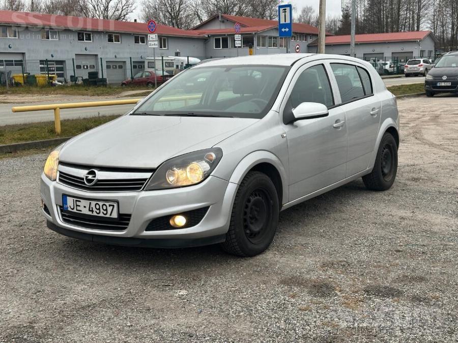 Opel Astra 2013 in Riga, with an engine capacity of 1.70 L and mileage of 255 thousand km for 1850 €, photo 1 on AUTOMOTO.COM.LV