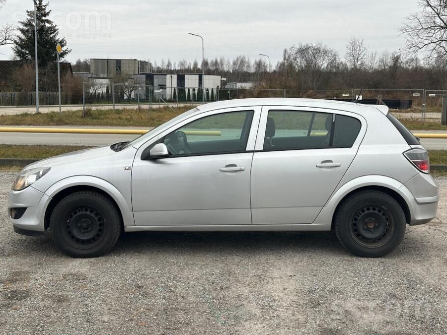 Opel Astra 2013 in Riga, with an engine capacity of 1.70 L and mileage of 255 thousand km for 1850 €, photo 4 on AUTOMOTO.COM.LV