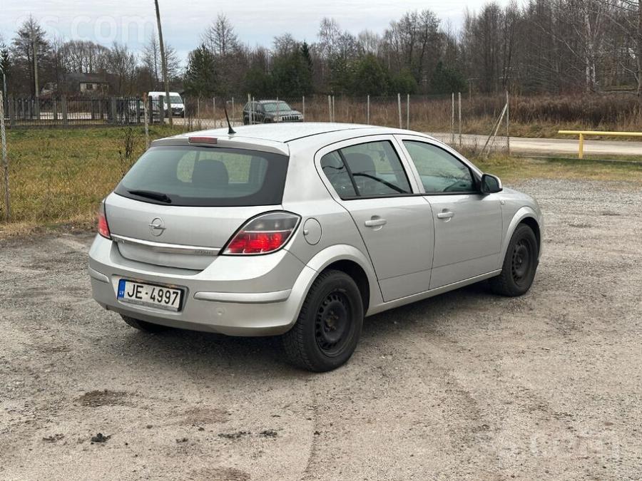 Opel Astra 2013 in Riga, with an engine capacity of 1.70 L and mileage of 255 thousand km for 1850 €, photo 6 on AUTOMOTO.COM.LV