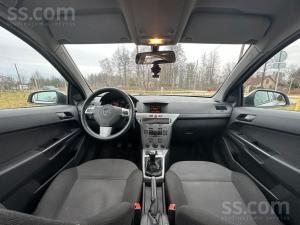 Opel Astra 2013 in Riga, with an engine capacity of 1.70 L and mileage of 255 thousand km for 1850 €, photo 9 on AUTOMOTO.COM.LV