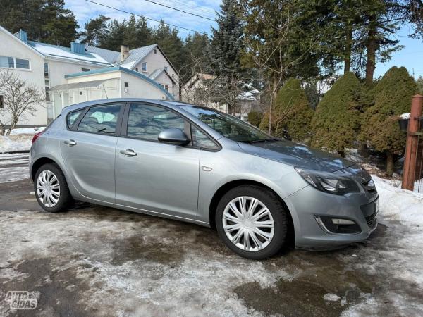 Opel Astra 2013 in Vilnius, with an engine capacity of 1.40 L and mileage of 207 thousand km for 3000 €, photo 2 on AUTOMOTO.COM.LV