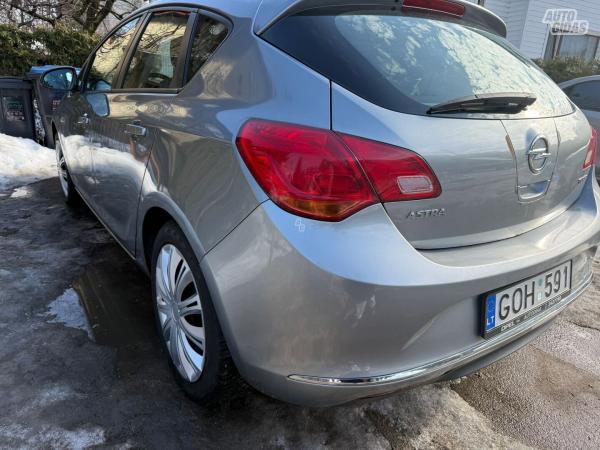 Opel Astra 2013 in Vilnius, with an engine capacity of 1.40 L and mileage of 207 thousand km for 3000 €, photo 4 on AUTOMOTO.COM.LV