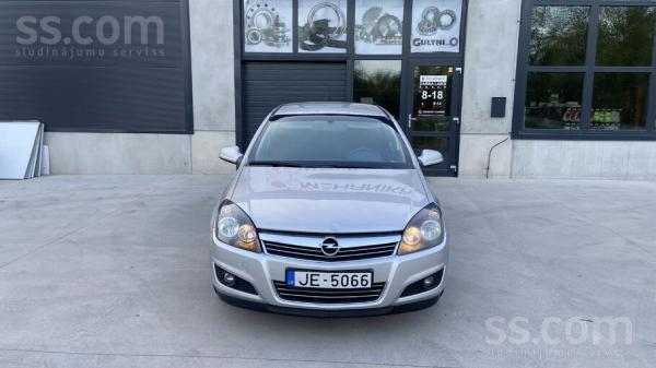Opel Astra 2013 Jelgava, ar dzinēja tilpumu 1.60 L un nobraukumu 377 tūkst. km par 1800 €, foto 1 vietnē AUTOMOTO.COM.LV
