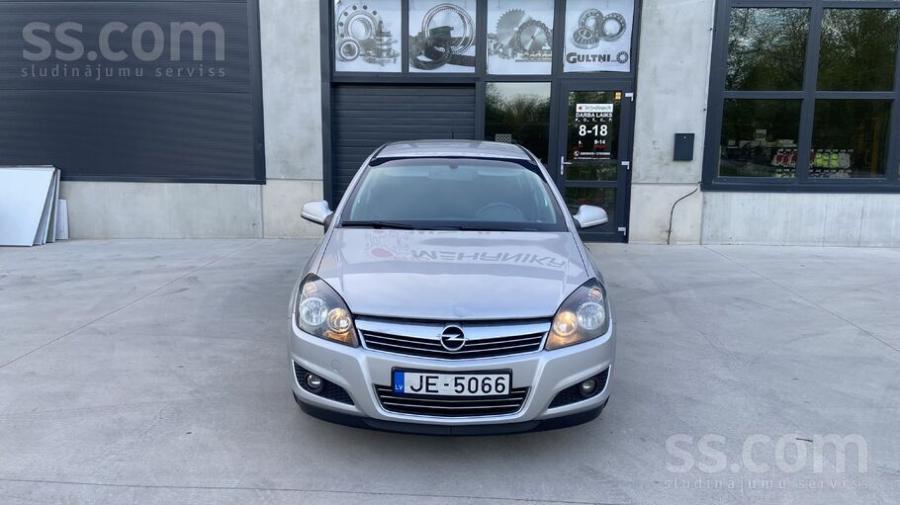 Opel Astra 2013 in Jelgava, with an engine capacity of 1.60 L and mileage of 377 thousand km for 1800 €, photo 1 on AUTOMOTO.COM.LV
