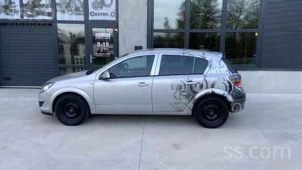 Opel Astra 2013 Jelgava, ar dzinēja tilpumu 1.60 L un nobraukumu 377 tūkst. km par 1800 €, foto 2 vietnē AUTOMOTO.COM.LV