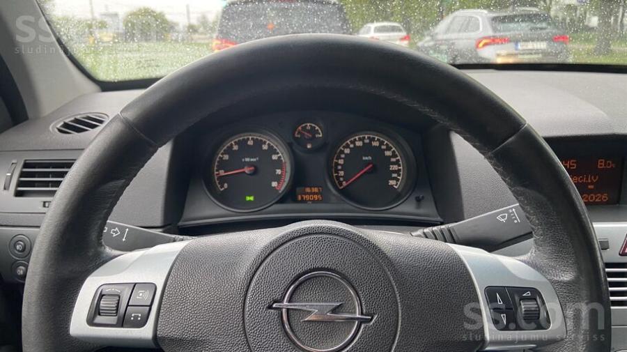 Opel Astra 2013 in Jelgava, with an engine capacity of 1.60 L and mileage of 377 thousand km for 1800 €, photo 13 on AUTOMOTO.COM.LV