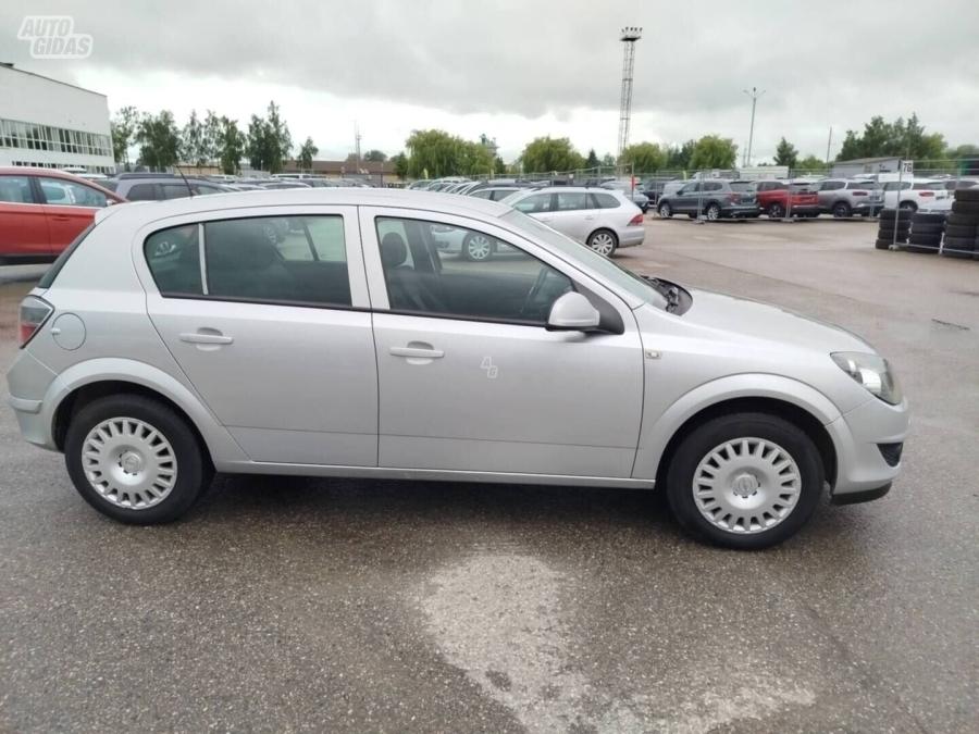 Opel Astra 2013 Marijampole, ar dzinēja tilpumu 1.60 L un nobraukumu 171 tūkst. km par 2150 €, foto 4 vietnē AUTOMOTO.COM.LV
