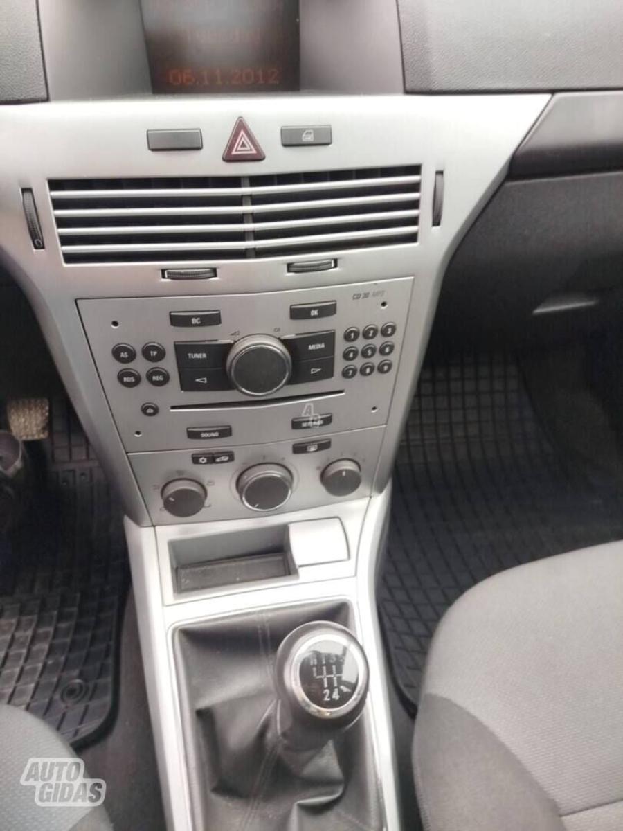 Opel Astra 2013 Marijampole, ar dzinēja tilpumu 1.60 L un nobraukumu 171 tūkst. km par 2150 €, foto 9 vietnē AUTOMOTO.COM.LV
