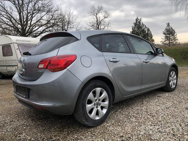 Opel Astra 2015 in Valmiera, with an engine capacity of 1.40 L and mileage of 200 thousand km for 5750 €, photo 3 on AUTOMOTO.COM.LV