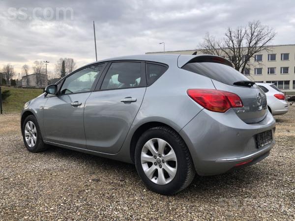 Opel Astra 2015 in Valmiera, with an engine capacity of 1.40 L and mileage of 200 thousand km for 5750 €, photo 4 on AUTOMOTO.COM.LV