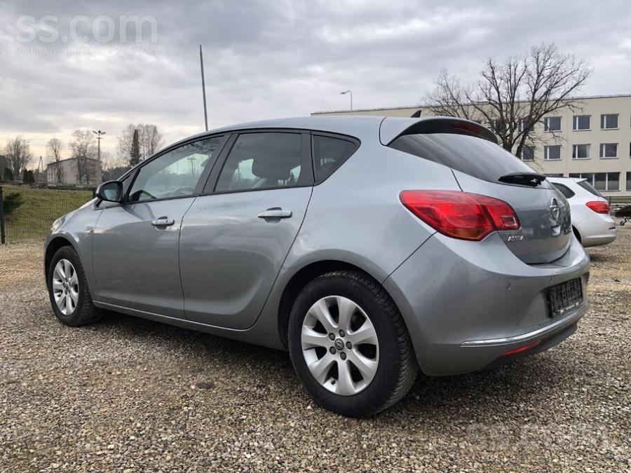 Opel Astra 2015 in Valmiera, with an engine capacity of 1.40 L and mileage of 200 thousand km for 5750 €, photo 4 on AUTOMOTO.COM.LV