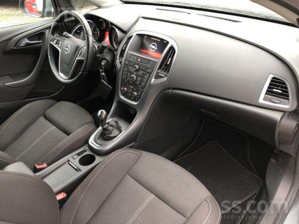 Opel Astra 2015 in Valmiera, with an engine capacity of 1.40 L and mileage of 200 thousand km for 5750 €, photo 5 on AUTOMOTO.COM.LV