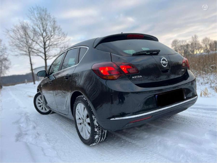 Opel Astra 2015 in Siauliai, with an engine capacity of 1.60 L and mileage of 194 thousand km for 4950 €, photo 2 on AUTOMOTO.COM.LV
