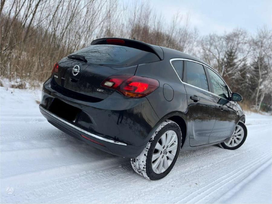 Opel Astra 2015 in Siauliai, with an engine capacity of 1.60 L and mileage of 193 thousand km for 4999 €, photo 4 on AUTOMOTO.COM.LV