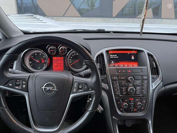 Opel Astra 2015 in Vilnius, with an engine capacity of 1.60 L and mileage of 190 thousand km for 3400 €, photo 3 on AUTOMOTO.COM.LV