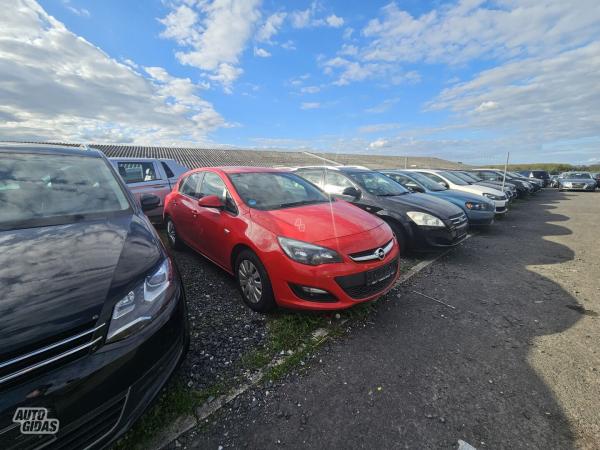 Opel Astra 2015 in Kaunas, with an engine capacity of 2.00 L and mileage of 281 thousand km for 2600 €, photo 3 on AUTOMOTO.COM.LV