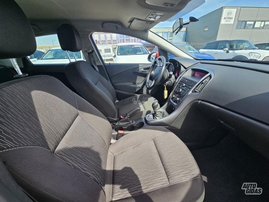 Opel Astra 2015 in Kaunas, with an engine capacity of 2.00 L and mileage of 272 thousand km for 3150 €, photo 4 on AUTOMOTO.COM.LV