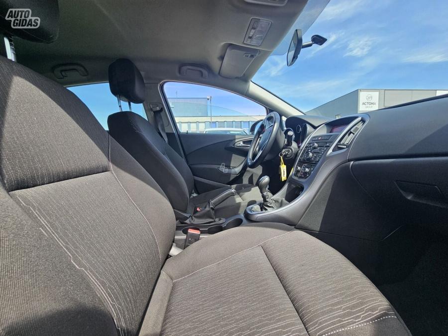 Opel Astra 2015 in Kaunas, with an engine capacity of 2.00 L and mileage of 272 thousand km for 3150 €, photo 5 on AUTOMOTO.COM.LV