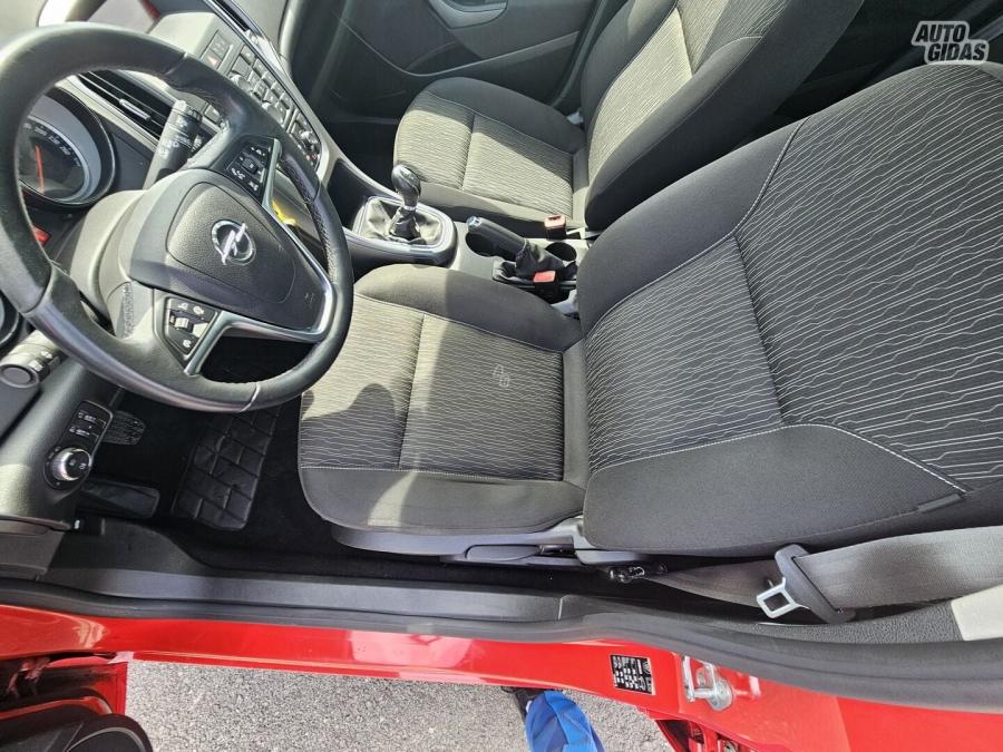 Opel Astra 2015 in Kaunas, with an engine capacity of 2.00 L and mileage of 272 thousand km for 3150 €, photo 9 on AUTOMOTO.COM.LV
