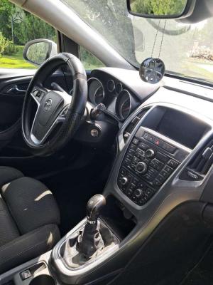 Opel Astra 2015 in Marijampole, with an engine capacity of 1.60 L and mileage of 273 thousand km for 2800 €, photo 4 on AUTOMOTO.COM.LV