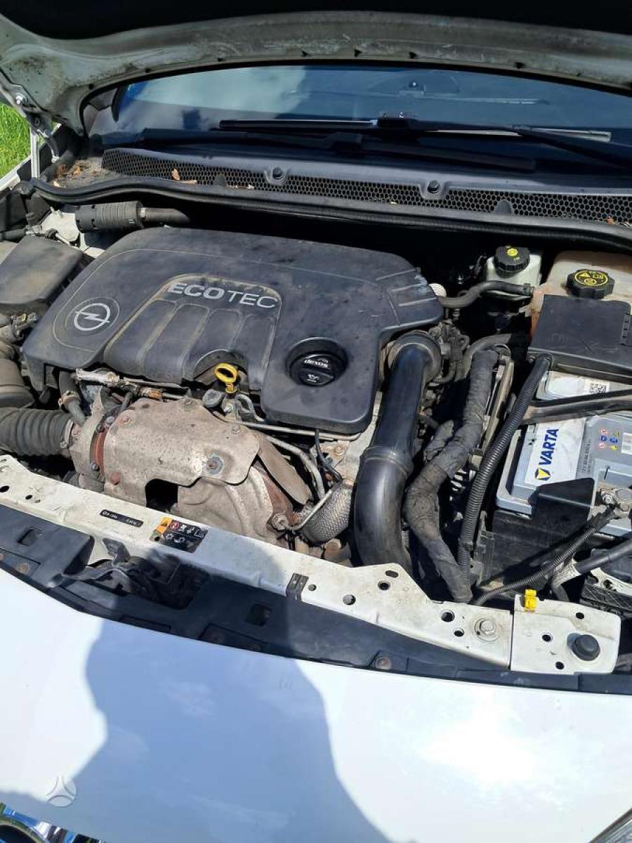 Opel Astra 2015 in Marijampole, with an engine capacity of 1.60 L and mileage of 273 thousand km for 2800 €, photo 8 on AUTOMOTO.COM.LV