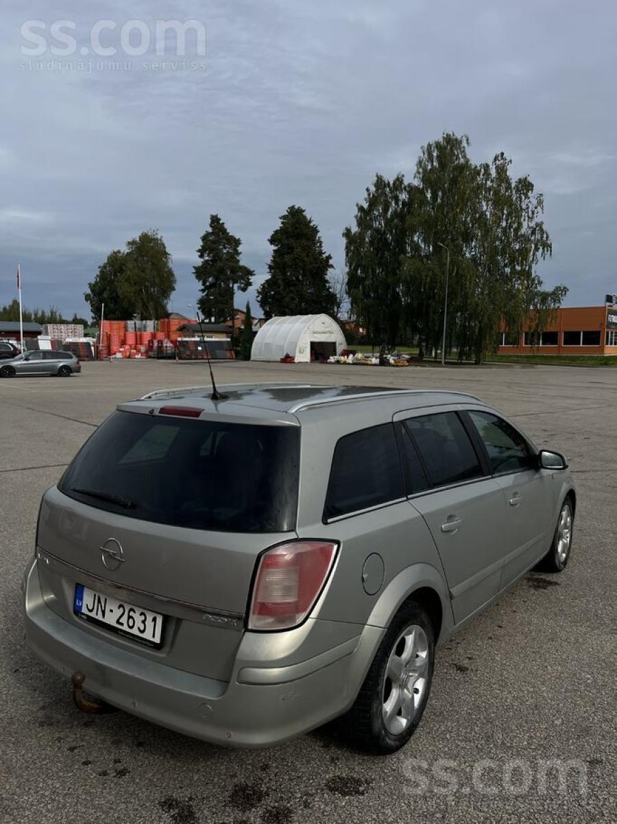 Opel Astra 2009 in Valmiera, with an engine capacity of 1.70 L and mileage of 350 thousand km for 1500 €, photo 4 on AUTOMOTO.COM.LV