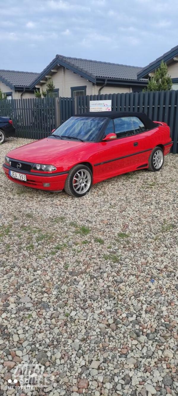 Red Opel Astra 1996 in Telschi, with an engine capacity of 1.80 L and mileage of 145 thousand km for 3000 €, photo 2 on AUTOMOTO.COM.LV