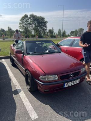 Sarkans Opel Astra 1996 Rīga, ar dzinēja tilpumu 1.60 L un nobraukumu 245 tūkst. km par 1200 €, foto  vietnē AUTOMOTO.COM.LV