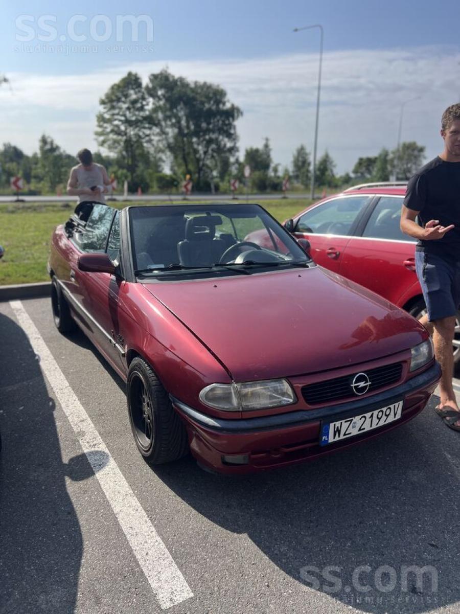 Sarkans Opel Astra 1996 Rīga, ar dzinēja tilpumu 1.60 L un nobraukumu 245 tūkst. km par 1200 €, foto 1 vietnē AUTOMOTO.COM.LV