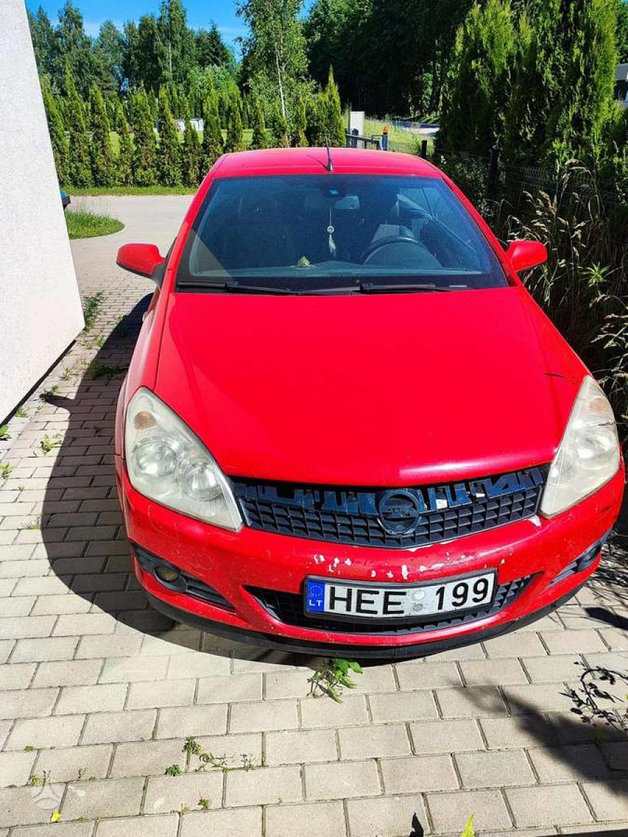 Red Opel Astra 2008 in Vilnius, with an engine capacity of 1.91 L and mileage of 259 thousand km for 1100 €, photo 4 on AUTOMOTO.COM.LV